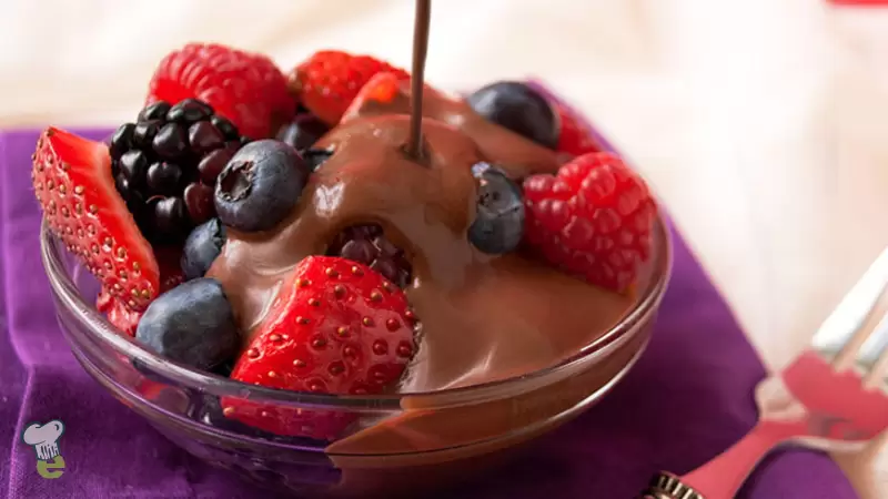 Heart Healthy Berries And Chocolate Sauce Recipe